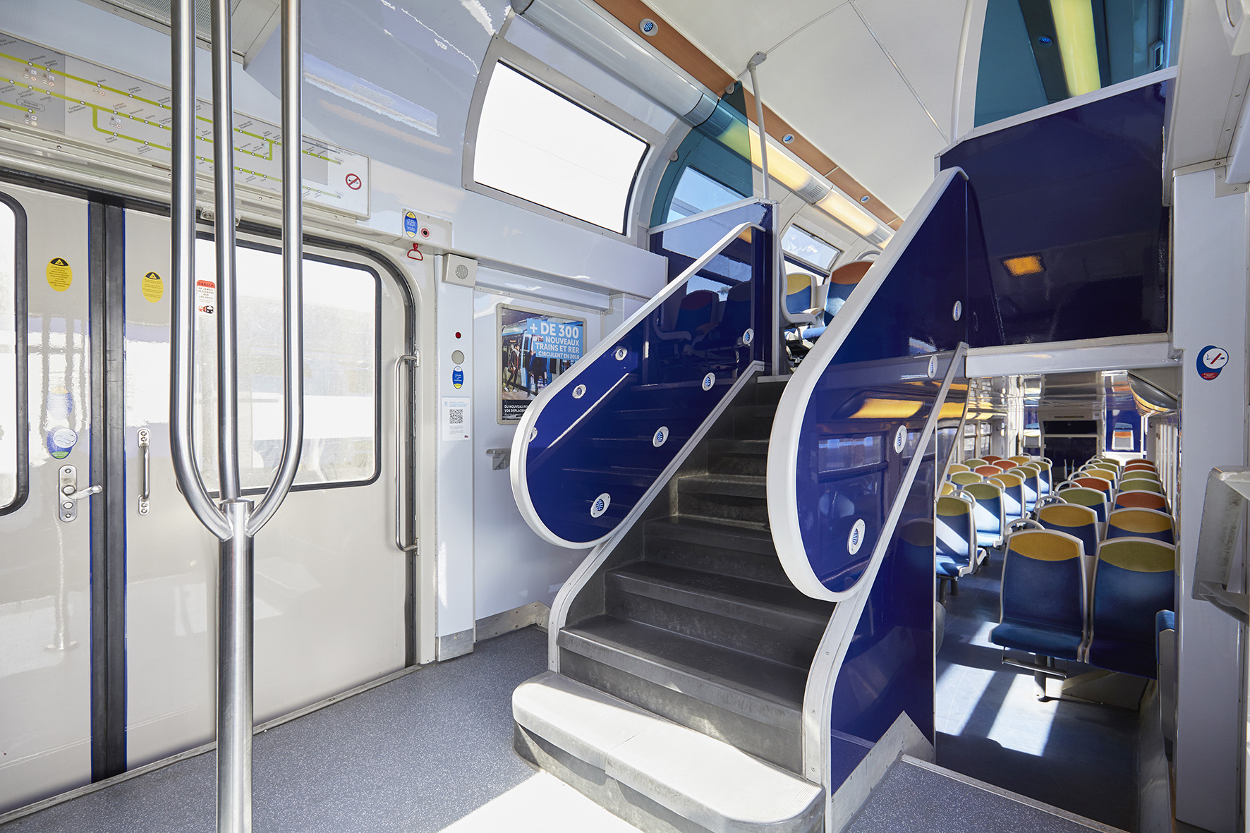 Galerie photos : Pelliculage des rames VB2N sur la ligne J